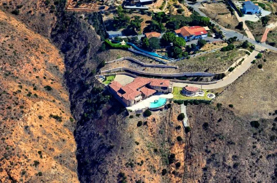 Jonathan Davis House: The Malibu Pad - Urban Splatter