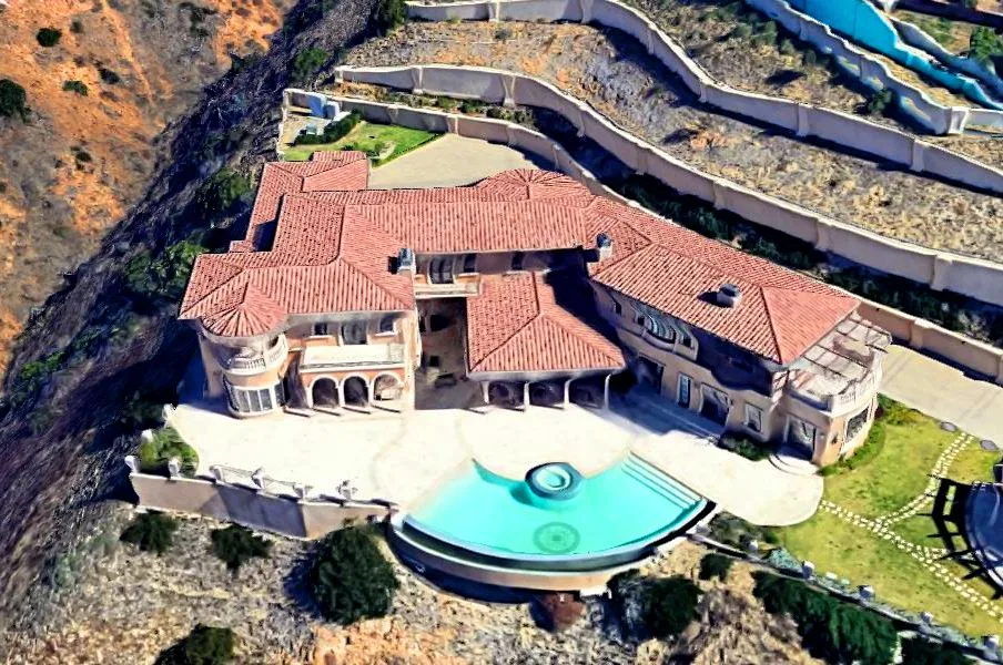 Jonathan Davis House: The Malibu Pad - Urban Splatter