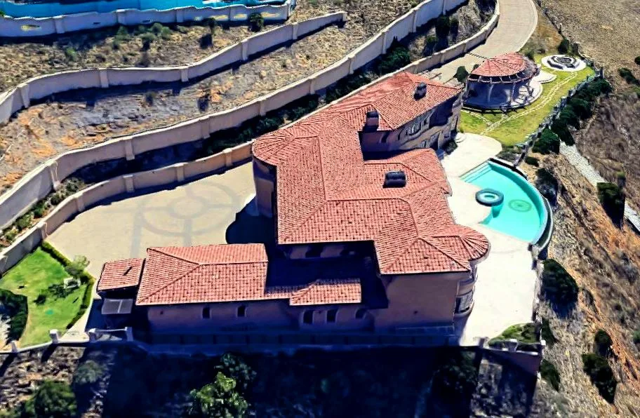 Jonathan Davis House: The Malibu Pad - Urban Splatter