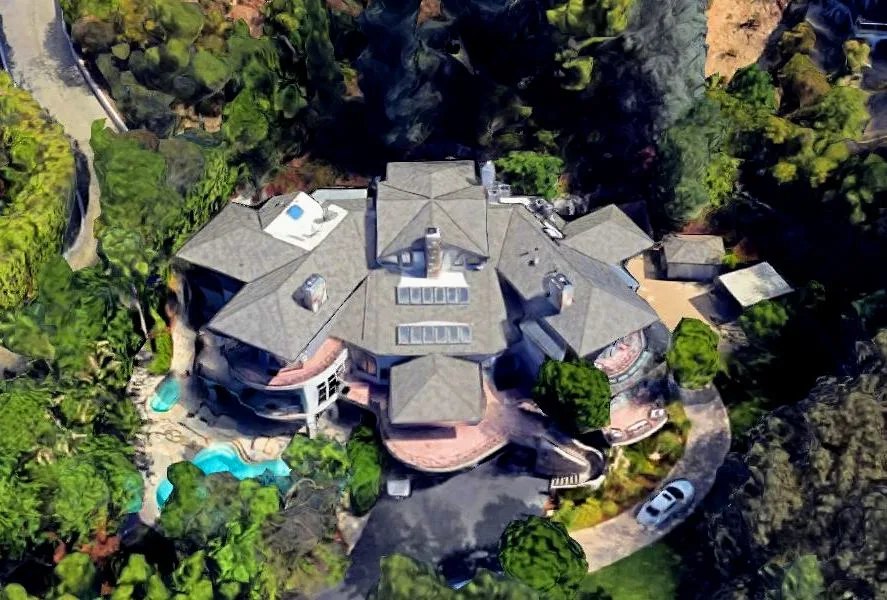 Selena Gomez House: Encino Mansion - Urban Splatter