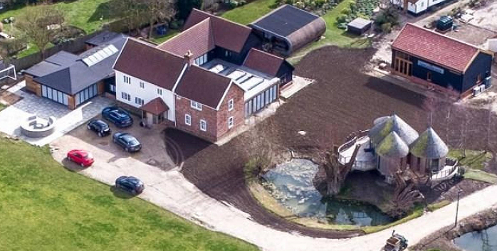 Ed Sheeran House: The England Compound - Urban Splatter