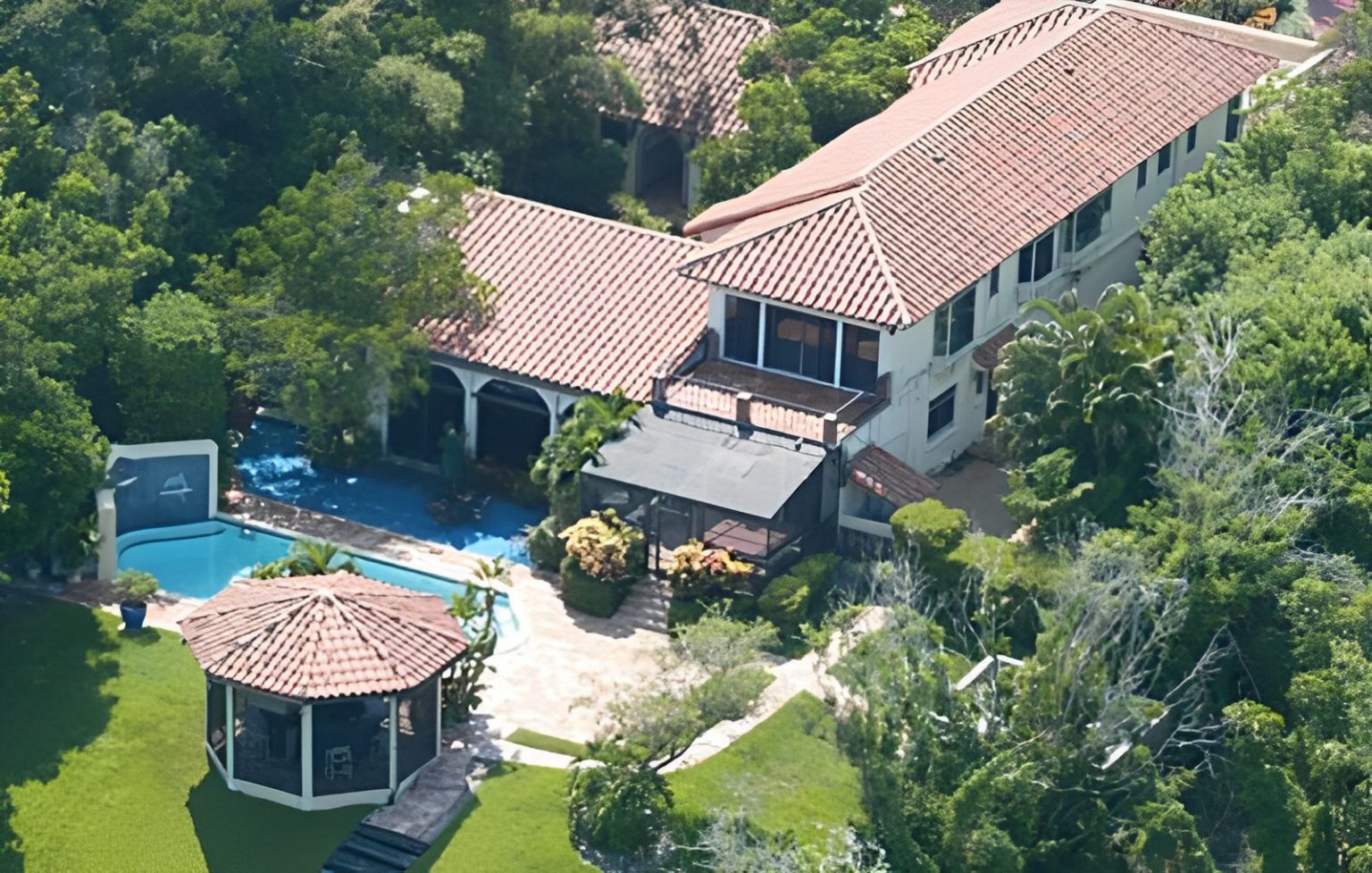 Burt Reynolds House: Inside His Stunning Florida Mansion - Urban Splatter