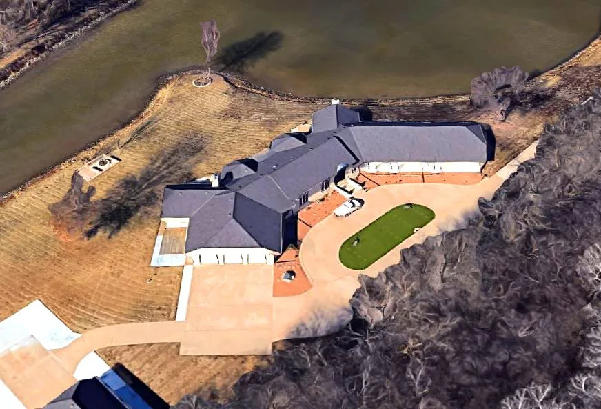 Barry Sanders House: The Kansas Residence - Urban Splatter