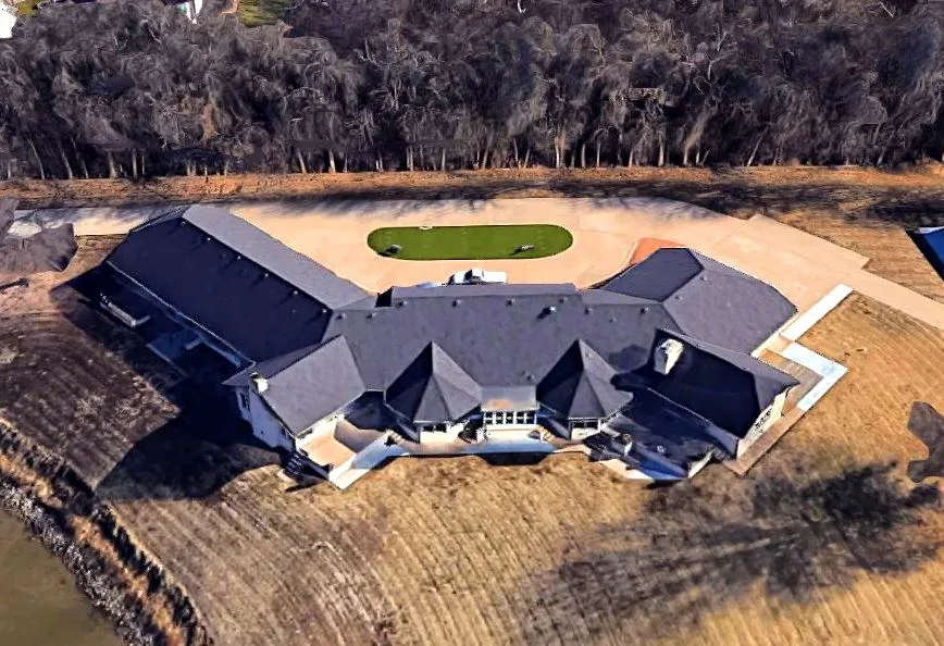 Barry Sanders House: The Kansas Residence - Urban Splatter