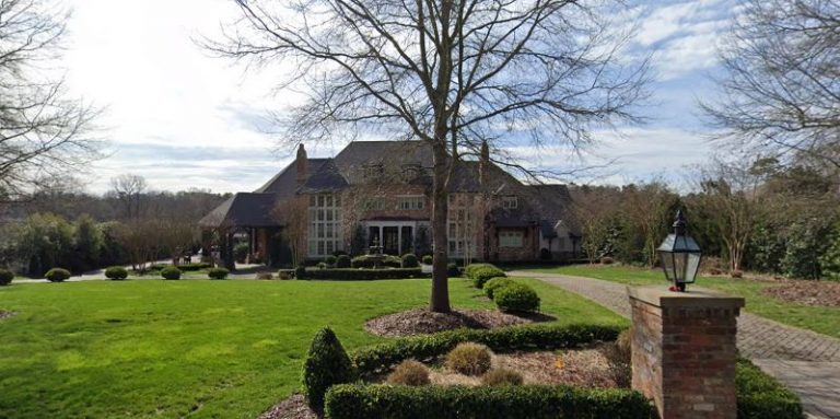 Gordon Hayward House: The Charlotte Pad - Urban Splatter