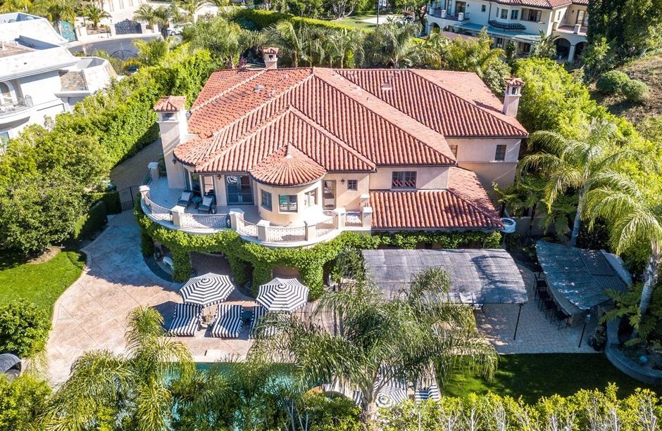 Kaley Cuoco House: The Tarzana Mansion - Urban Splatter