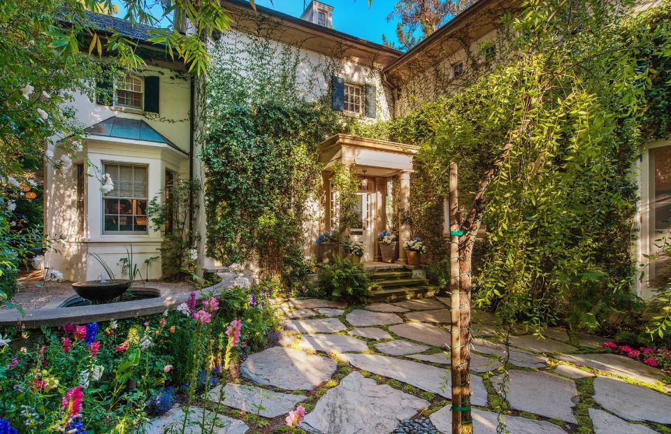 Jennifer Lawrence House: The Beverly Hills Abode - Urban Splatter