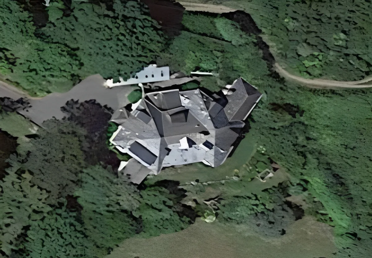 Kate Bush House: The Chivelstone Compound - Urban Splatter