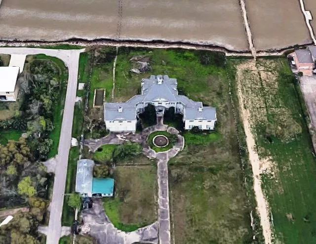 Dusty Hill House: The Texas Estate - Urban Splatter