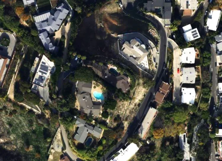 Ava Max House: The Sherman Oaks Dwelling - Urban Splatter