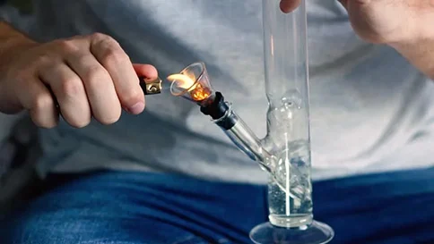 5 Must-Have Features to Consider When Buying a Bong for Smoking - Urban ...