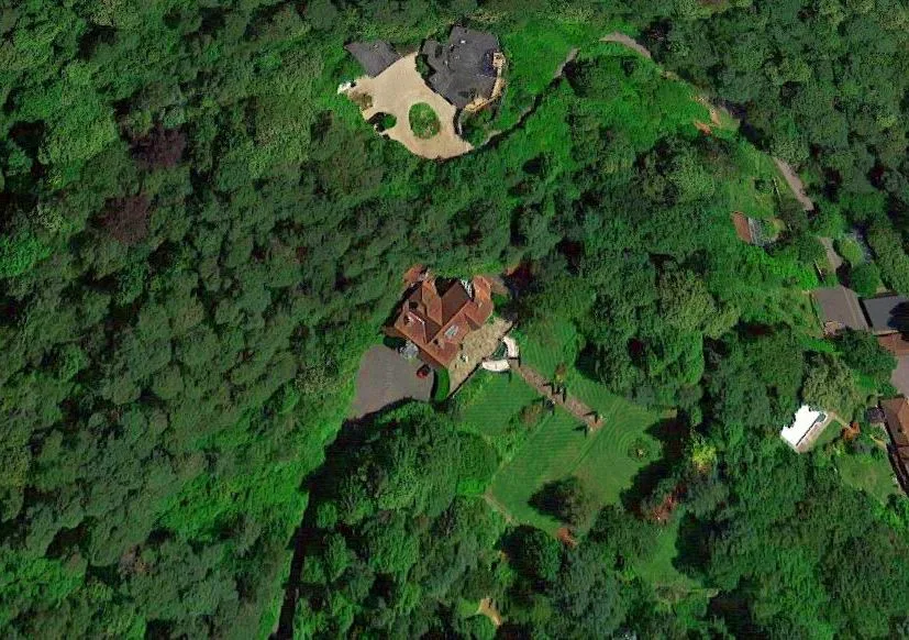 Brian May House: The Windlesham Residence - Urban Splatter