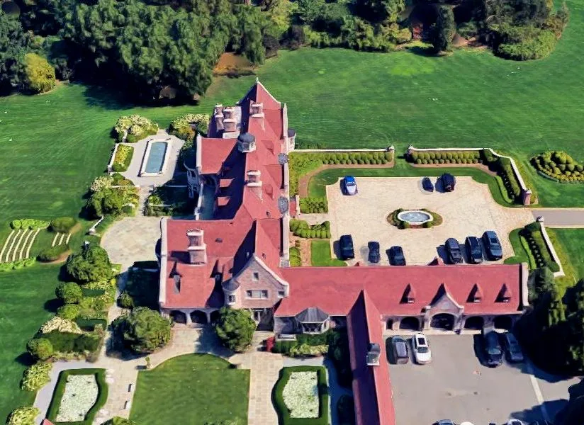 Steven Schonfeld House: The Old Westbury Mansion - Urban Splatter