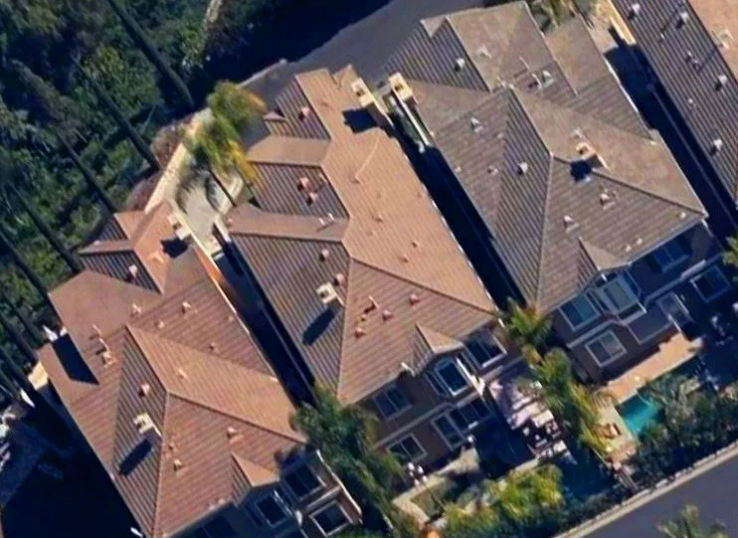Check Out Gabriel Iglesias' House - Urban Splatter