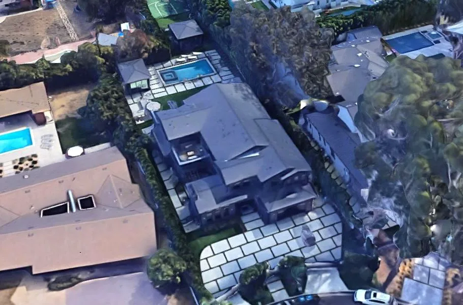 Madison Beer House: The Encino Mansion - Urban Splatter