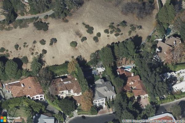 Hilary Duff House: The Beverly Hills Dream - Urban Splatter