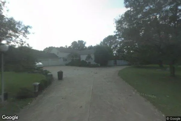 Kareem Hunt House: The Amherst Athlete Abode - Urban Splatter